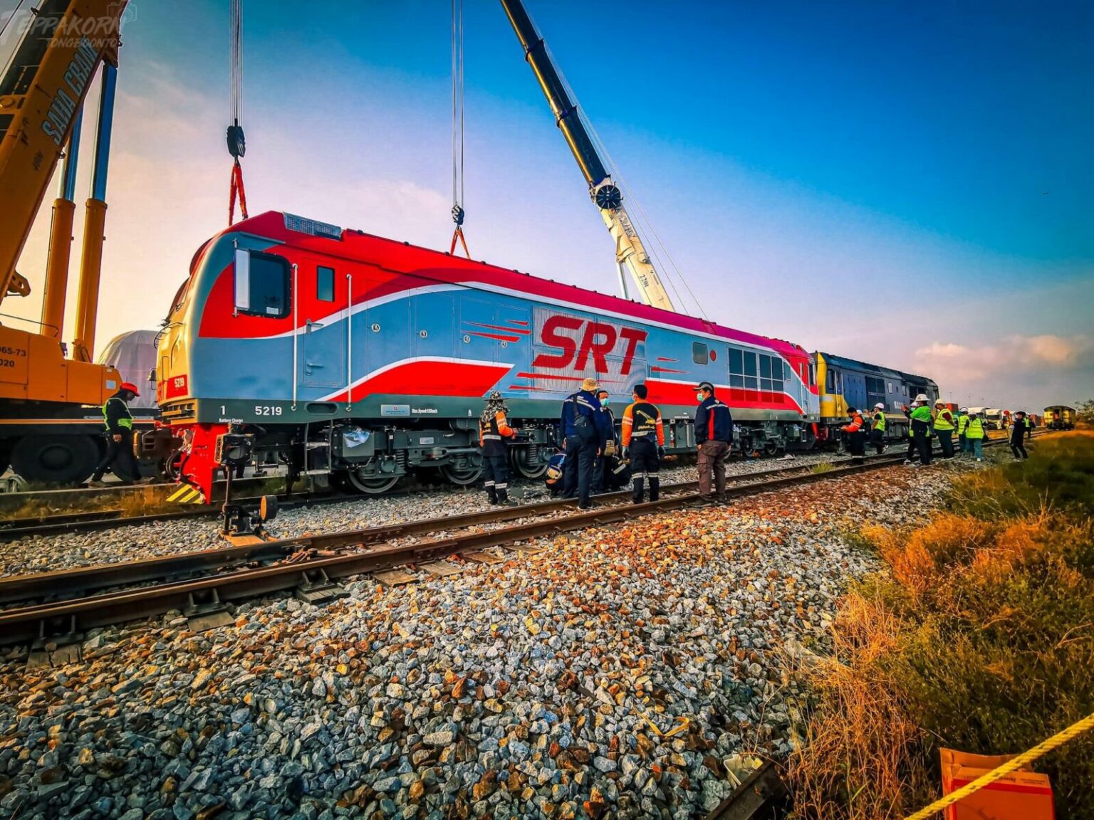 State Railway of Thailand receives first units of electro-diesel trains ...