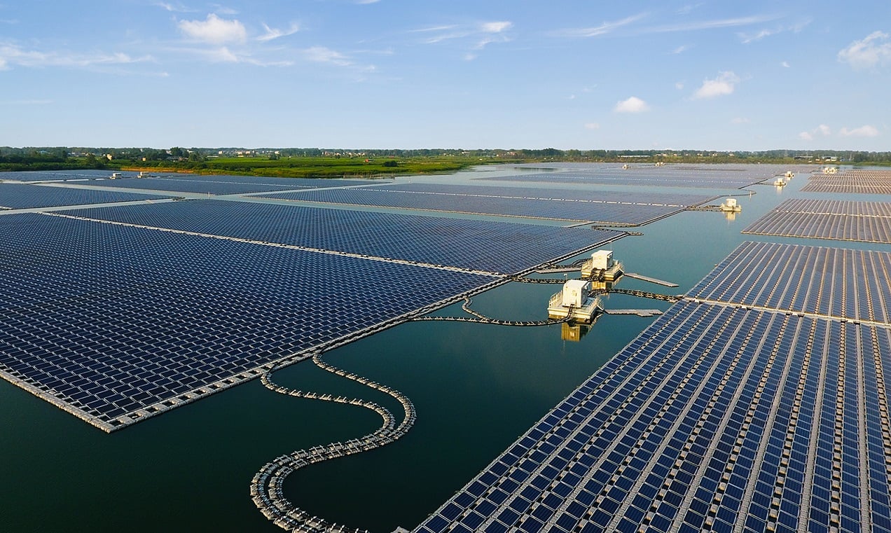 Floating large-scale solar photovoltaic plant comes online in Malaysia ...