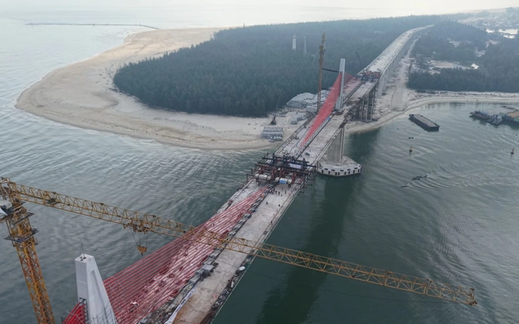 Construction works completed for the longest sea-crossing bridge in ...